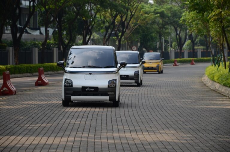 Test Drive Mobil Listrik Wuling Air ev, Cocok Untuk Perempuan