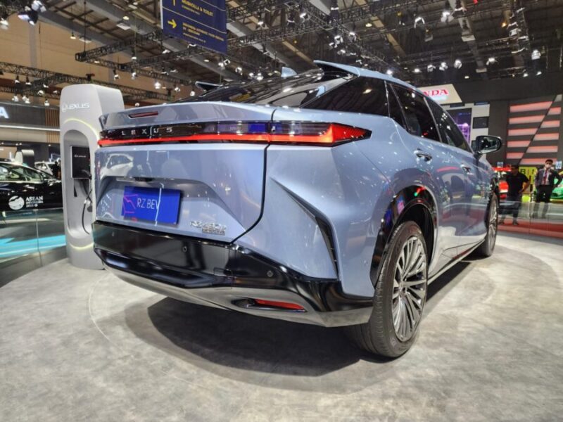 LExus RZ 450e - Rockomotif