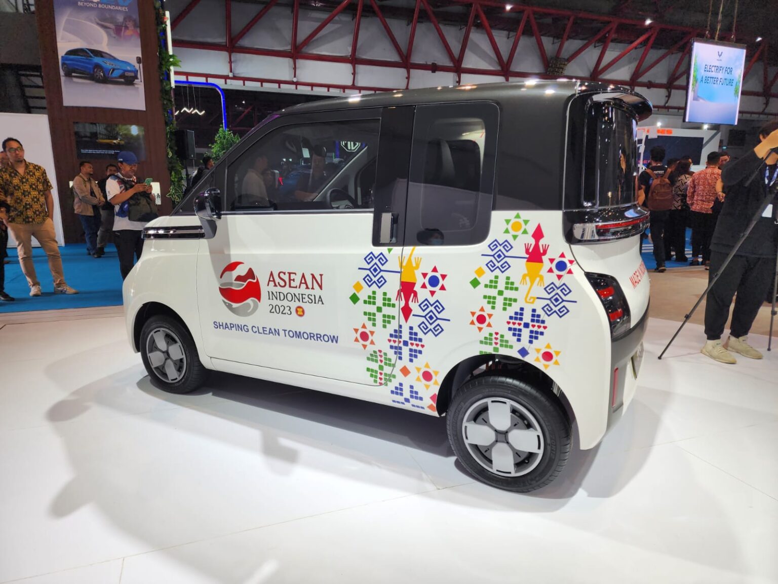 Banyak Cerita Unik Menjelang Satu Tahun Wuling Air ev di Indonesia ...