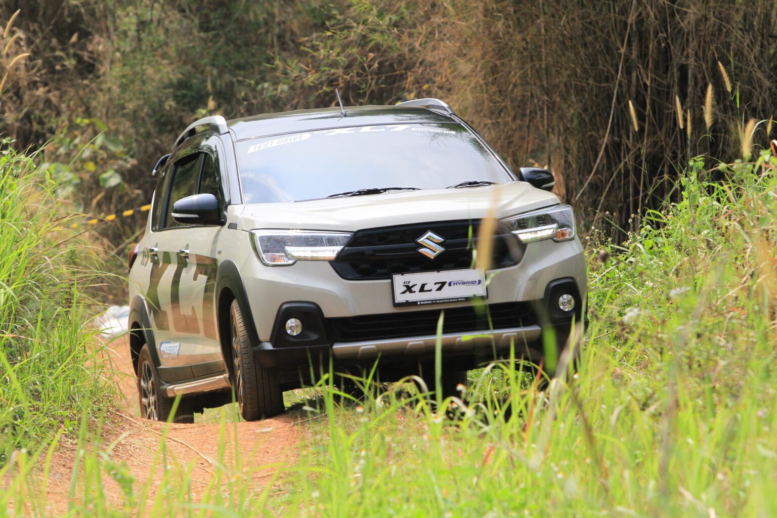 Suzuki XL7 Ternyata Nyaman Diajak Main Off-Road Ringan - Rockomotif