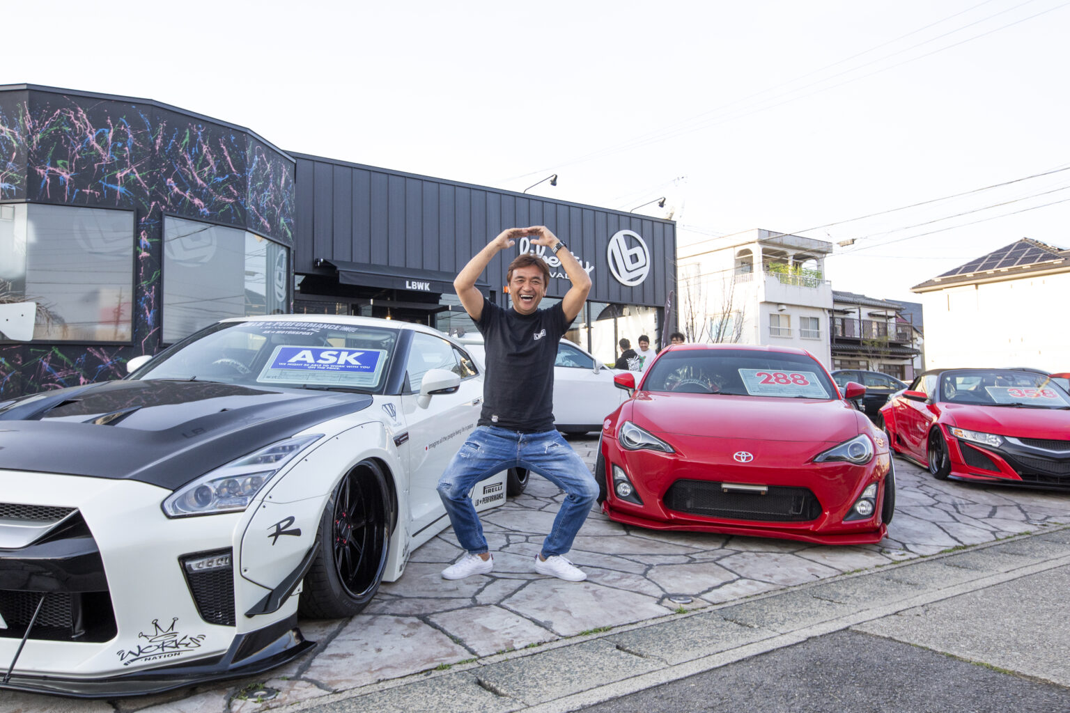 Liberty Walk Full Team Hadir di IMX 2025, Luncurkan Diecast Chrome ...